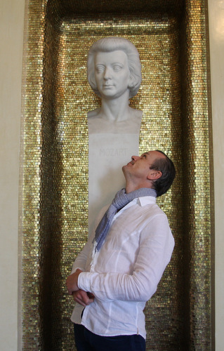 Sensibler Gestalter - Opera Lounge