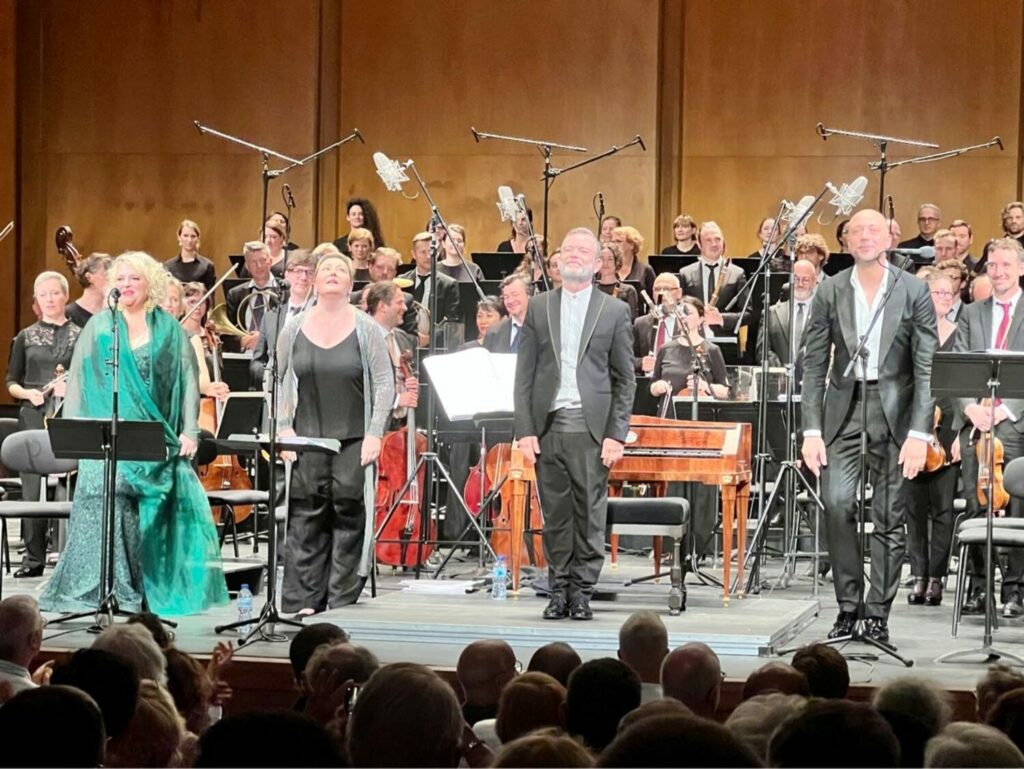 Louise Bertins "Fausto" - Opera Lounge